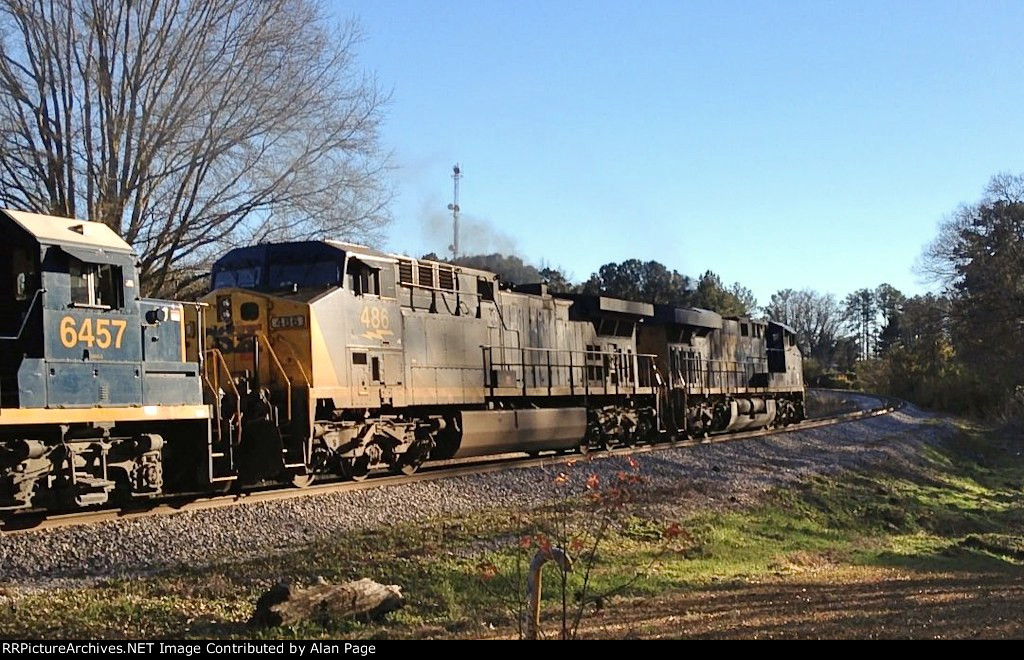 CSX 841 leads 486 and 6457 SB past Evans Drive